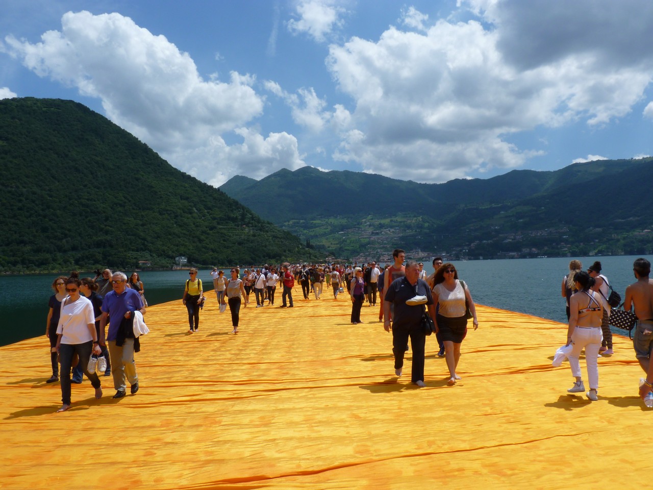 The Floating Piers: the floating bridge over the Iseo Lake - Patatofriendly